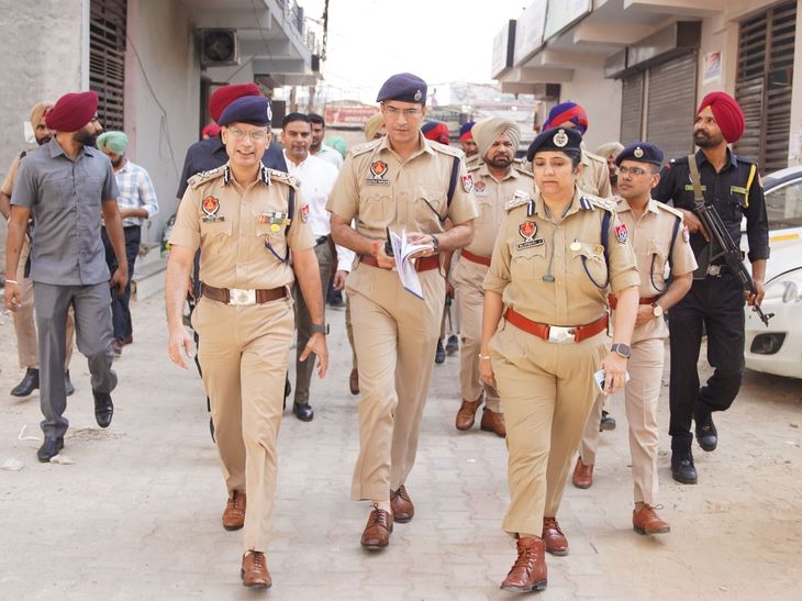 DGP Punjab Inspects Balongi, Nayagaon, SAS Nagar News | डीजीपी पंजाब ने ...
