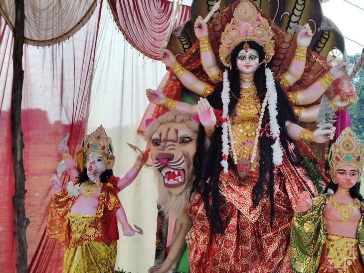 Mata Rani was worshipped on the 6th day of Navratri | नवरात्रि के 6वें ...