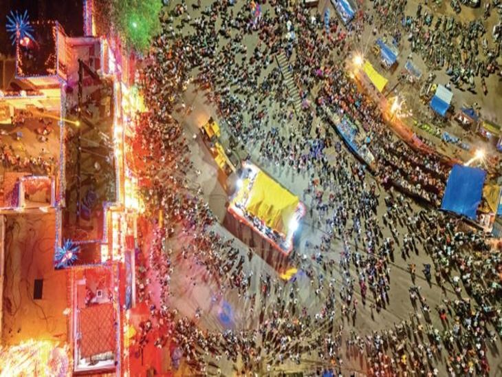 The axle of the Phool Rath broke late at night during the Parikrama, it ...