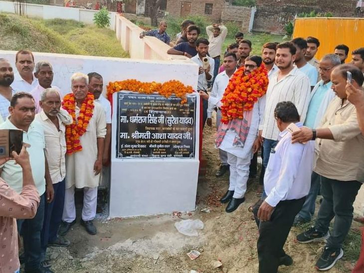 MLA inaugurated interlocking roads in Dhakoli | ढकौली में विधायक ने ...