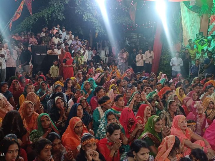Mahaarati in the tableau of the fortified temple | गढ़वाले मंदिर की ...