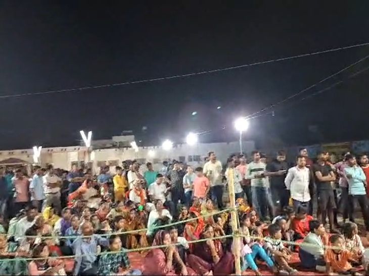 The audience was moved to see the friendship of Shri Ram with Sugreeva ...