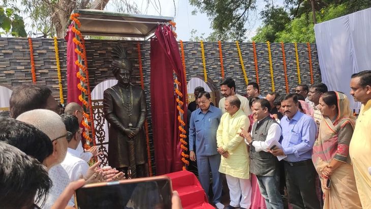 Unveiled the statue of Chhattisgarh Mahtari and Late Devvrat Singh ...