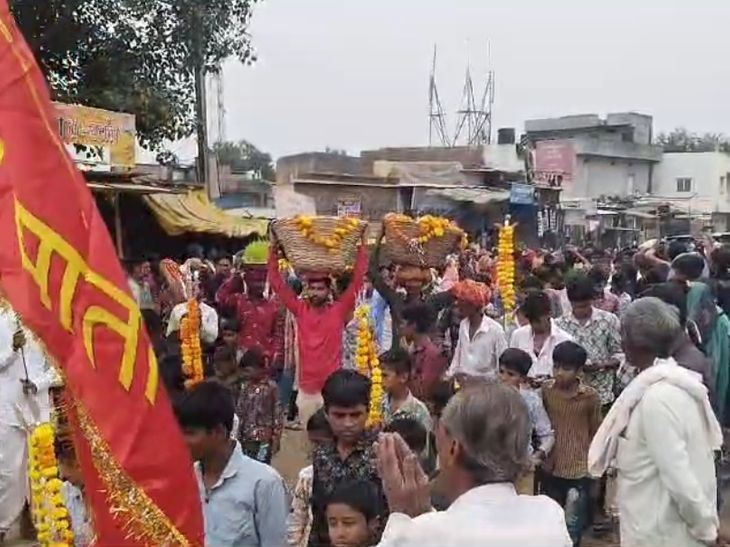 Immersion of Jawar in Agar Malwa | आगर मालवा में जवारों का विसर्जन: ढोल ...