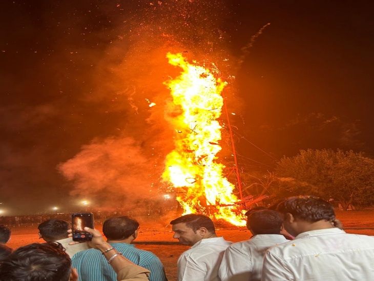 Burning of 51 feet tall Ravana in Chaumu. Lord Shri Ram's arrow killed ...