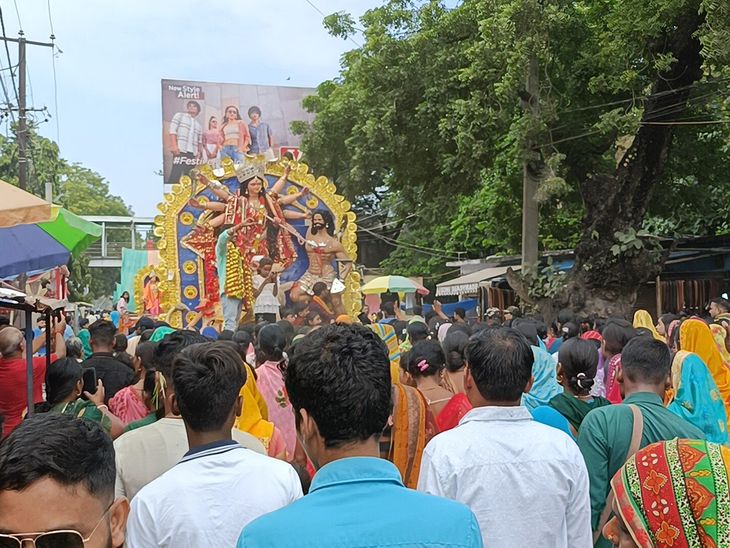 Procession took place during the immersion of Maa Durga in Jamui | जमुई ...