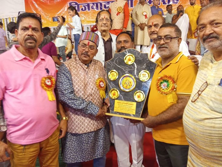 Bhopal Sen Samaj honored the best tableaux | भोपाल सेन समाज ने किया ...