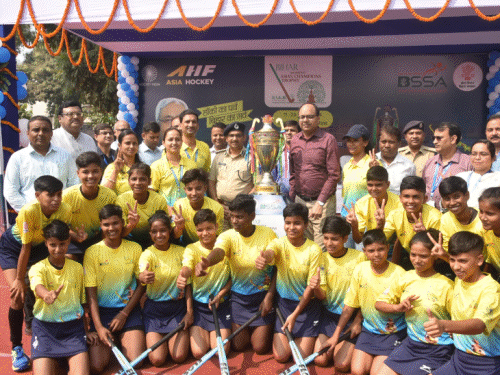 Trophy gaurav yatra taken out in all Districts of Bihar Patna Dm and SSP Welcomed trophy In ...