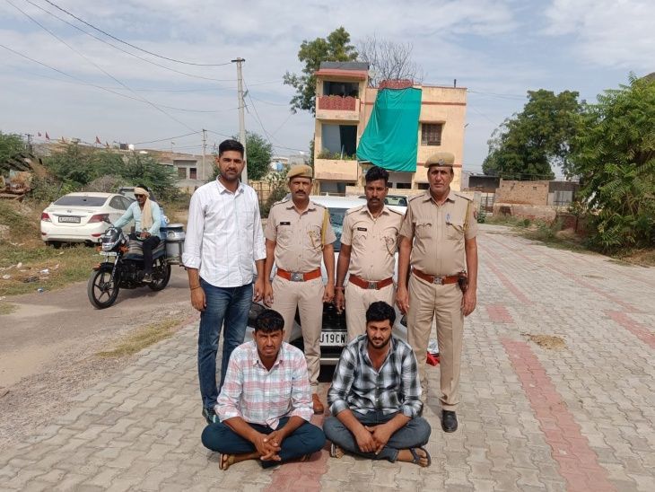 Two smugglers carrying 2 kg opium arrested