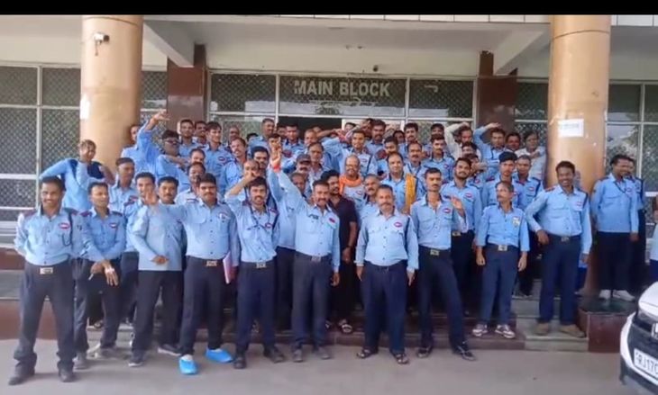 Guards have not received salary for one and a half month, protested by ...