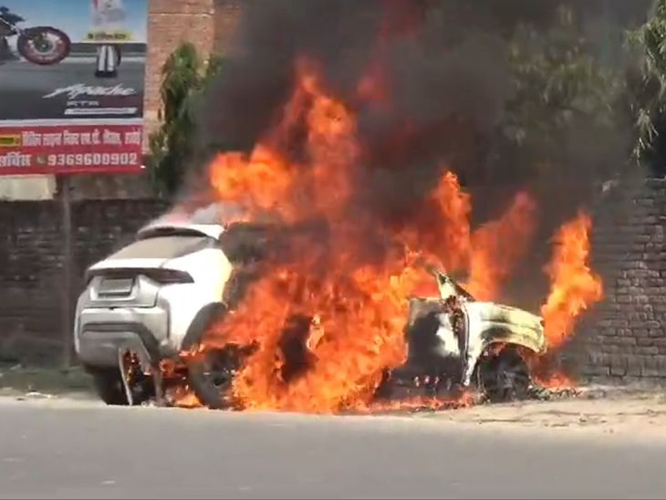 A car parked on the roadside in Hardoi turned into a ball of fire