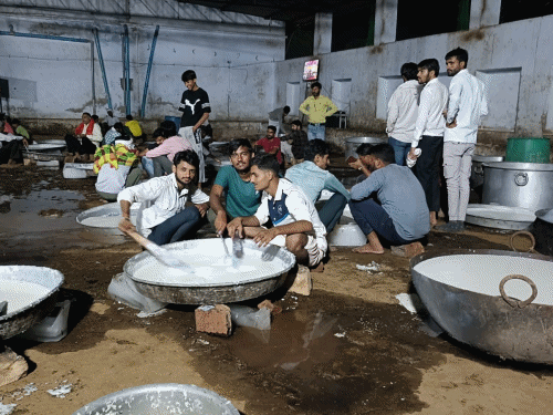 Sharad Purnima festival celebrated in Dau Dham | दाऊ धाम में मनाया शरद ...