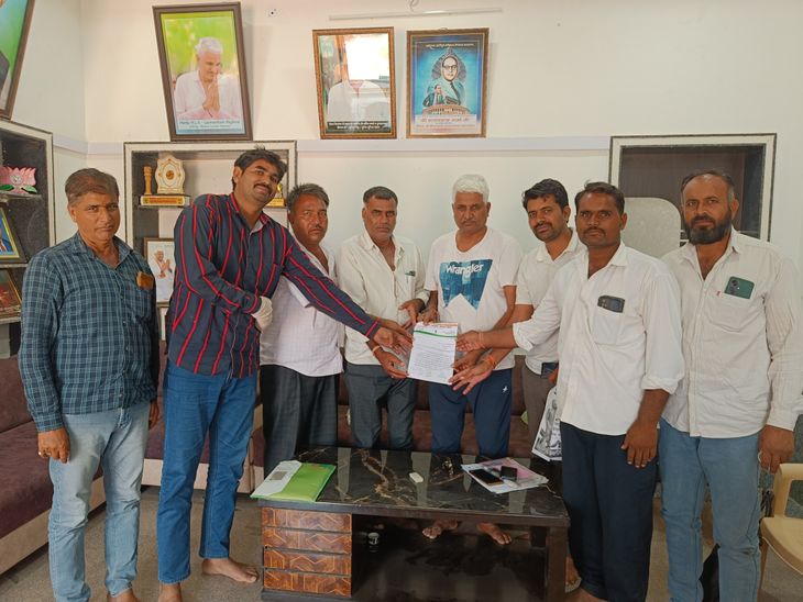 A delegation of farmers met MLA Kalru and submitted a memorandum ...
