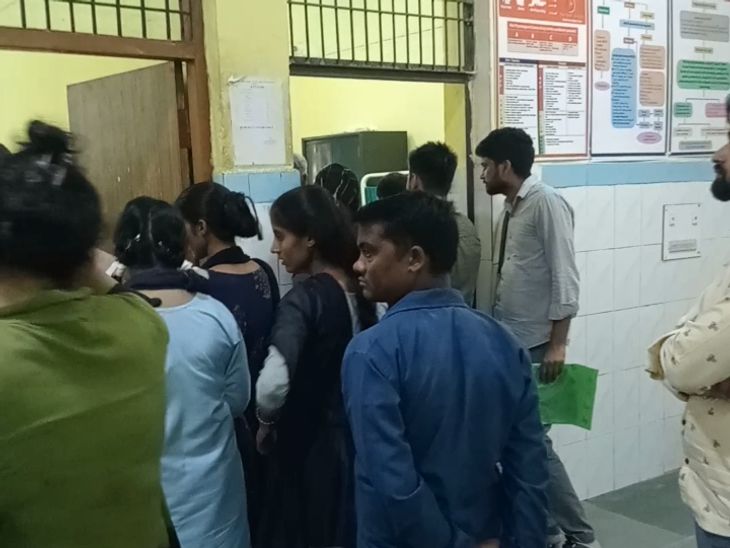 Ayodhya Cervical patients increase in Hundred Bed Hospital OPD daily ...
