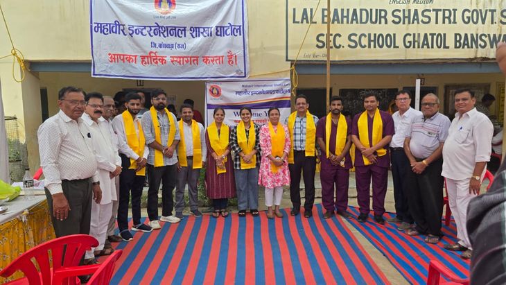 Free medicines were given after checkup in the medical camp | चिकित्सा ...