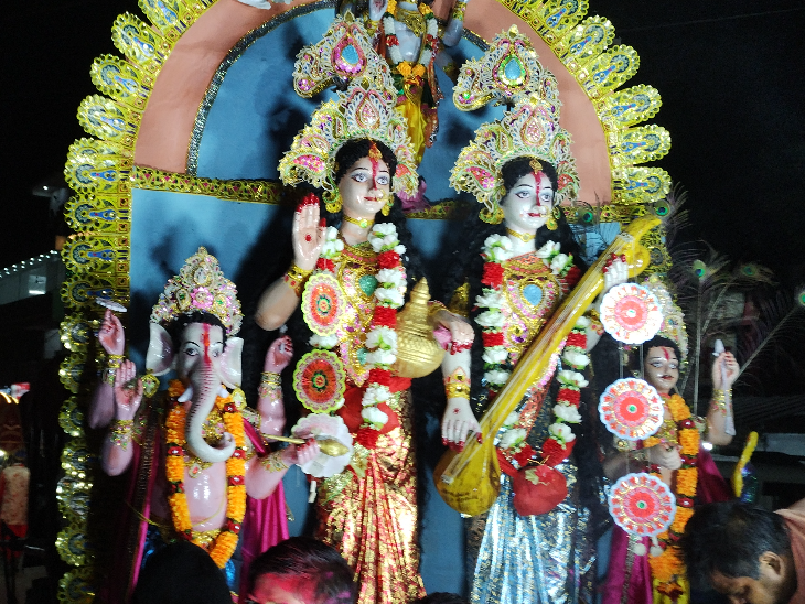 Farewell march of Goddess Lakshmi took place in Purnia for 3 kms.