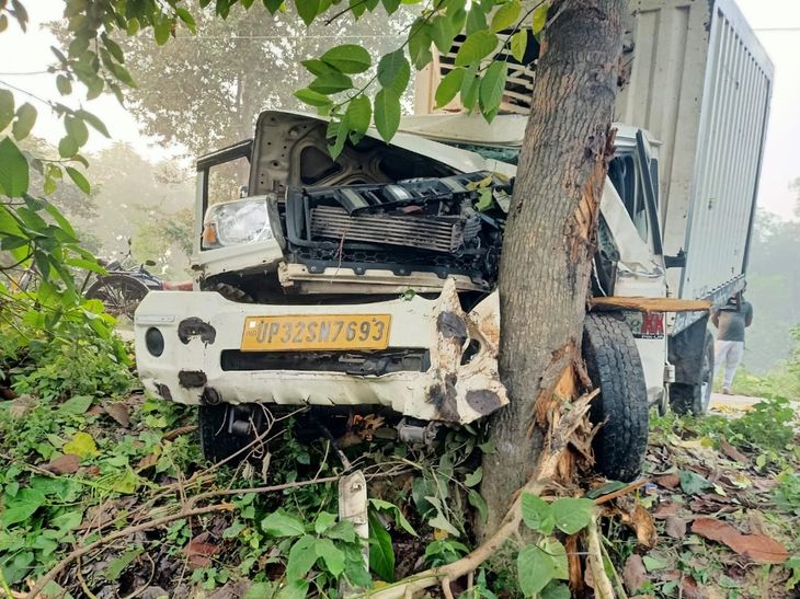 High speed pickup collided with a tree in Sirauli Gauspur ...