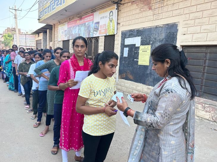 CET final exam today at 72 centers in the city | शहर के 72 केंद्रों पर ...