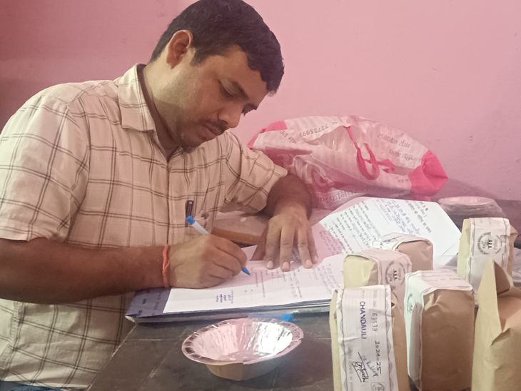 Food department raids sweet shops in Chandauli | चंदौली में मिठाई की ...