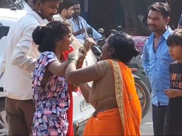 There was a huge fight between mother-in-law and daughter-in-law in ...