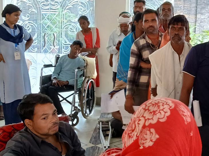 Disabled people arrived to take tricycle in Divyang training camp ...