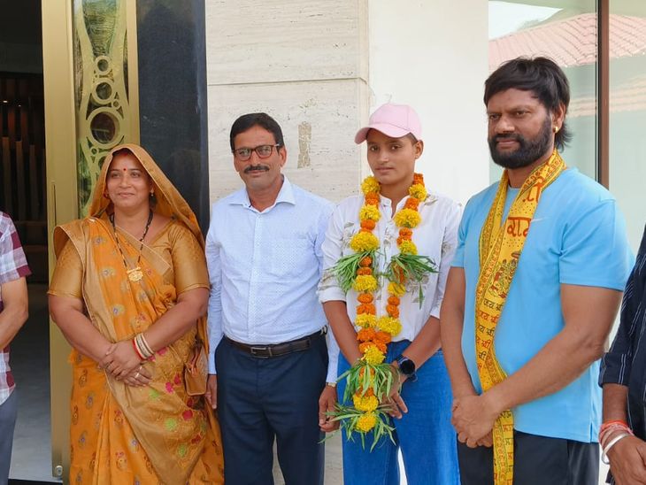 Daughter of Sonthi village of Sehore became a soldier | फौजी बनी सीहोर ...
