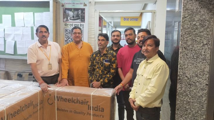 Melbourne devotee donates 11 wheel chairs | मेलबोर्न के भक्त ने अर्पित ...