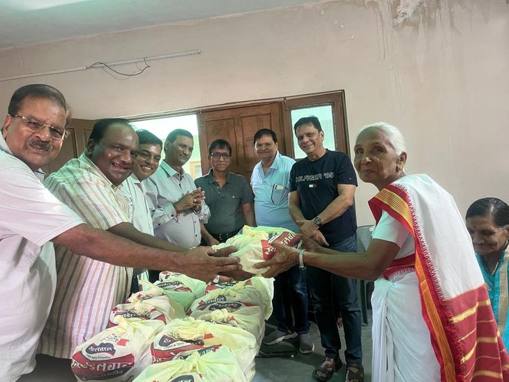 Diwali gifts distributed to the elderly at the old age home located at ...