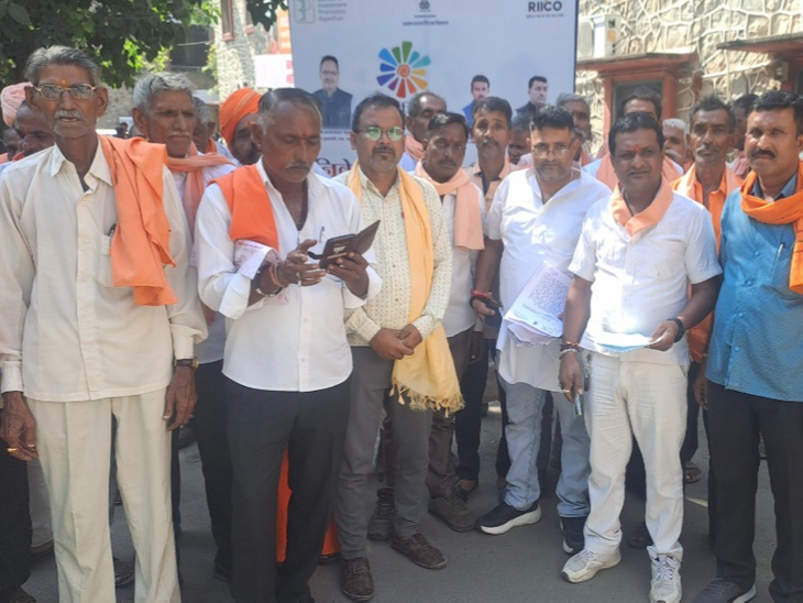 People of Dashnam Goswami community met ADM in Pali | पाली में दशनाम ...