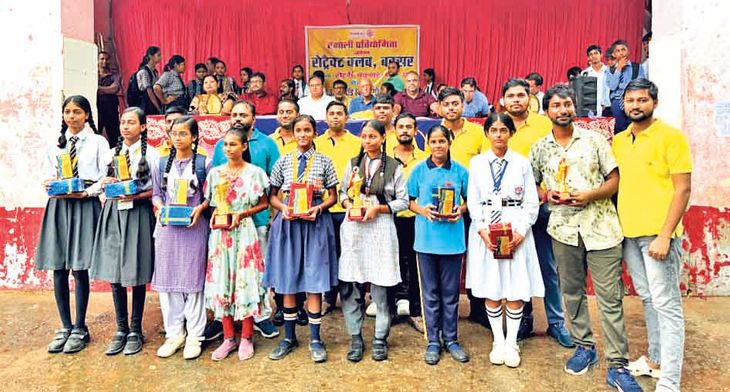 Suman, Roshni and Rajkumar won in Rangoli competition | रंगोली में सुमन ...