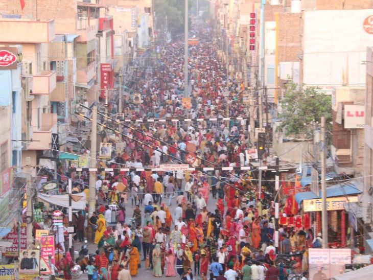 The city's markets lit up with lights on Dhanteras | धनतेरस पर रोशनी से ...