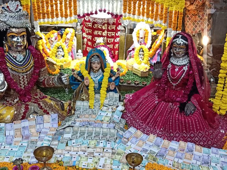 Mahalaxmi with Bateshwar-Gaura adorned with currency and jewellery ...