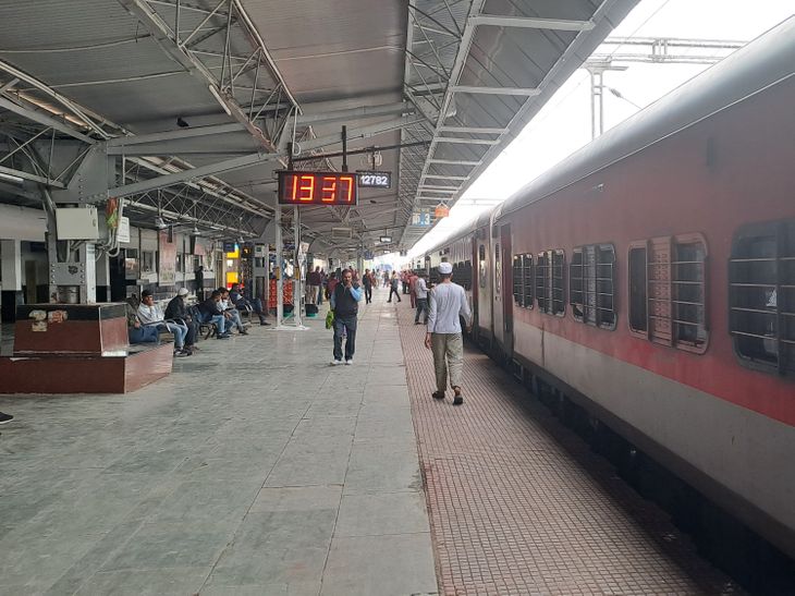 Ahmedabad-Patna-Ahmedabad weekly special train will stop at Sagar ...