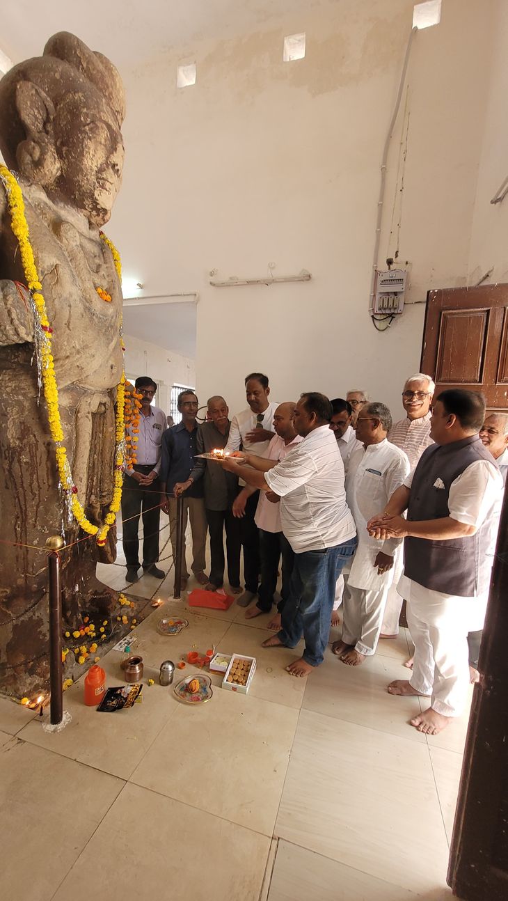 People reached the museum to worship the Kubera statue | कुबेर प्रतिमा ...