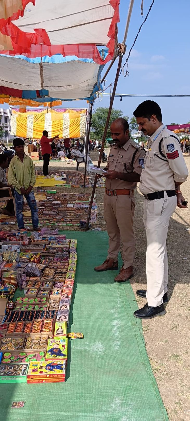 Check the licenses of fireworks shops | आतिशबाजी दुकानों के लाइसेंस ...