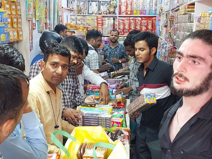 The firecracker will fly in the air and will look like a drone | हवा ...