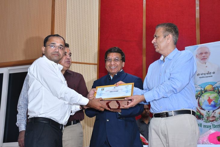 Dr. Vinod Garg of Kasimpur was honored with the state level Dhanvantri ...