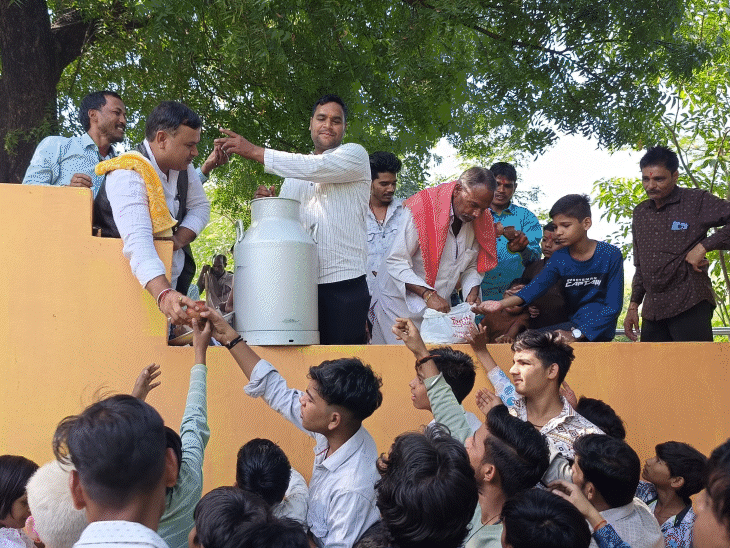 Yadav community celebrated Govardhan Puja with great pomp in Raisen ...
