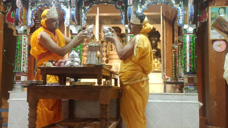 Lord Mahavir's Nirman Mahotsav celebrated by offering Nirvana Laddu in ...