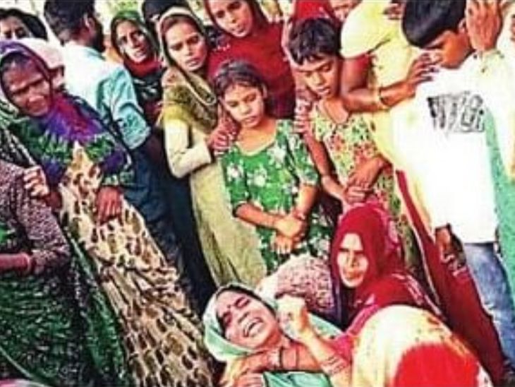 body of young man was found hanging from a tree in sambhal | संभल में ...