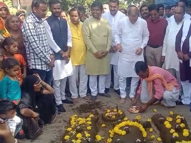 Former minister Saklecha performed Govardhan in the cowshed | पूर्व ...