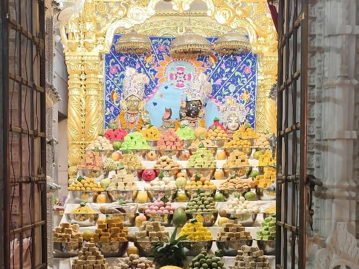 Annakoot Puja celebrated in Swaminarayan Chhapia Temple