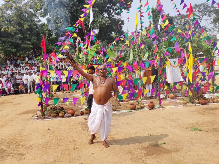 Amazing Govardhan Puja in Duddi | दुद्धी में अद्भुत गोवर्धन पूजा: मंत्र ...