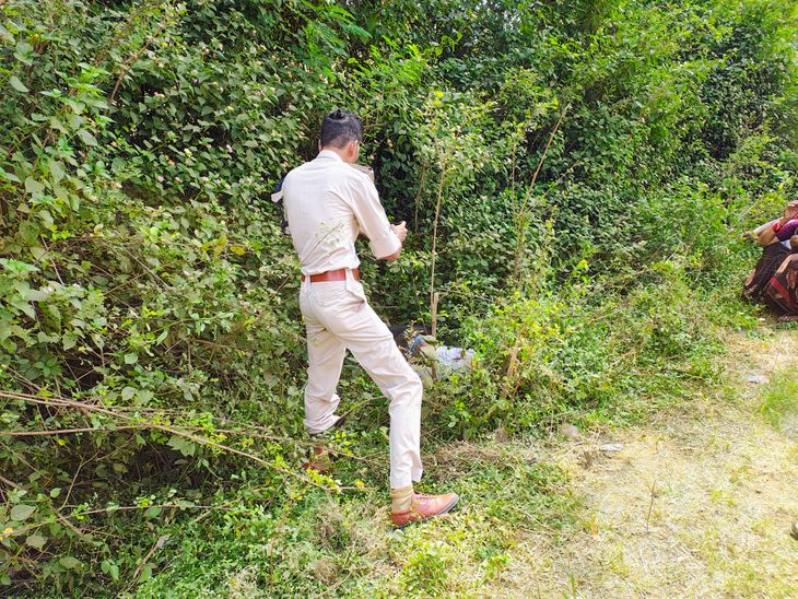 The body of a young man was found in the bushes of Seoni Malwa | सिवनी ...