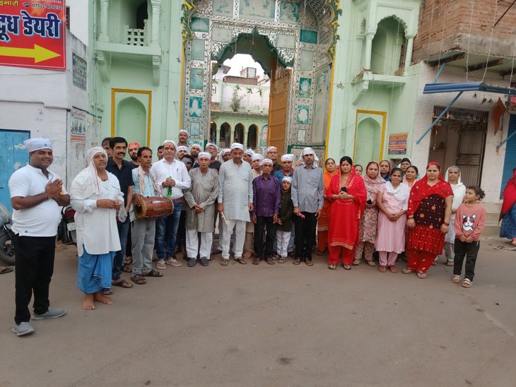 Prabhat Ferry started from Jyoti Mandir and reached the temples ...
