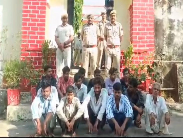 6 miscreants who pelted stones on a car arrested. The crime was ...