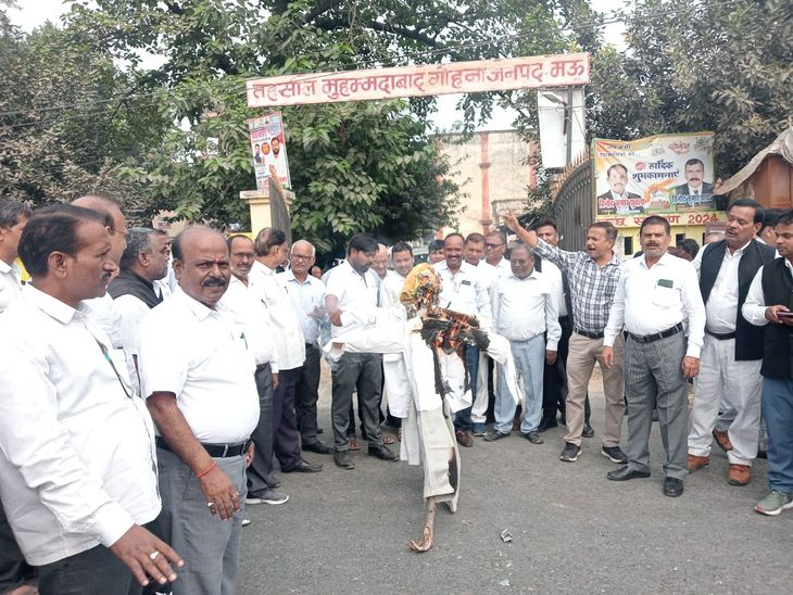 Advocates demonstrated in Muhammadabad | मुहम्मदाबाद में अधिवक्ताओं ने ...