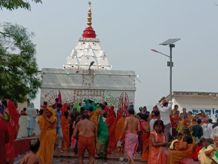 Devotees from many states come to fast at the Chhath Ghat of the Dwapar ...