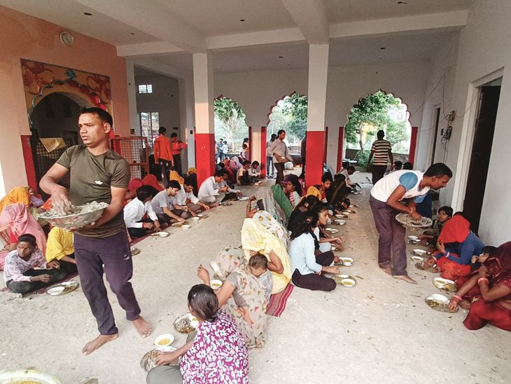 Annakut Prasadi at the Shiva temple in Todabhim | टोडाभीम में नाले वाले ...