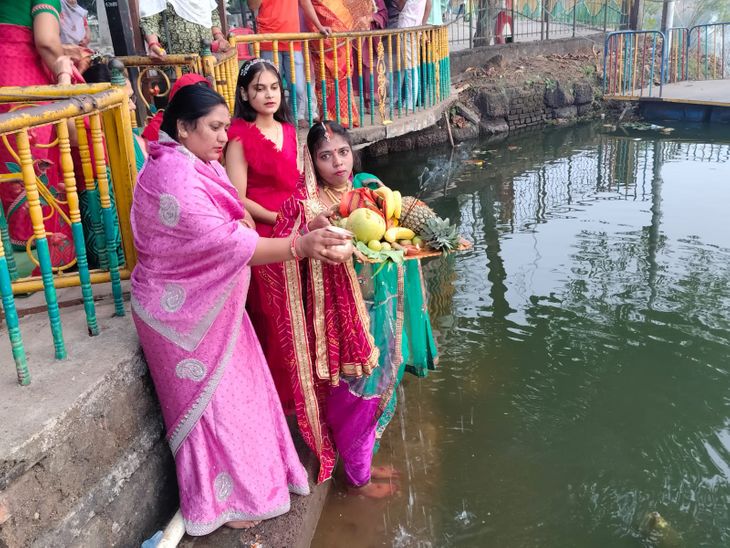 Chhath festival celebrated with great pomp in Balaghat | बालाघाट में ...
